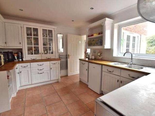 4 bed house for sale