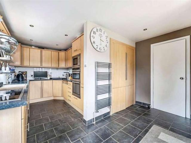 4 bed house for sale
