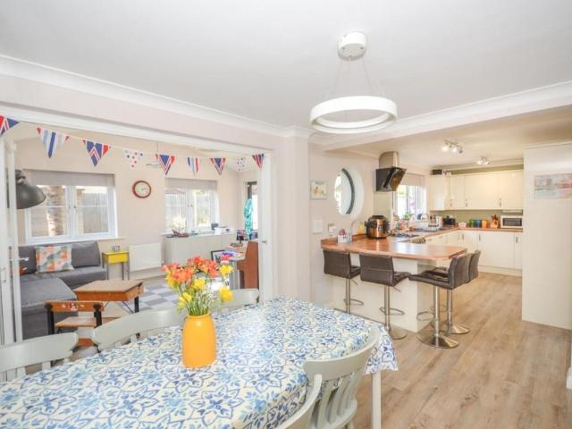 4 bed house for sale