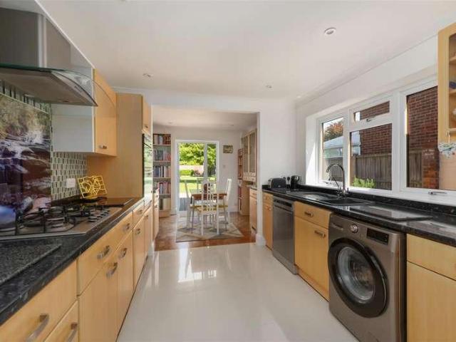 4 bed house for sale