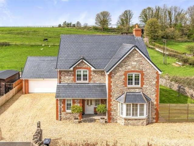 4 bed house for sale