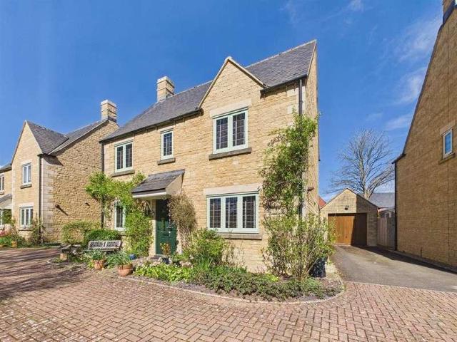 4 bed house for sale