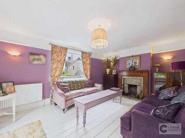 4 bed house for sale