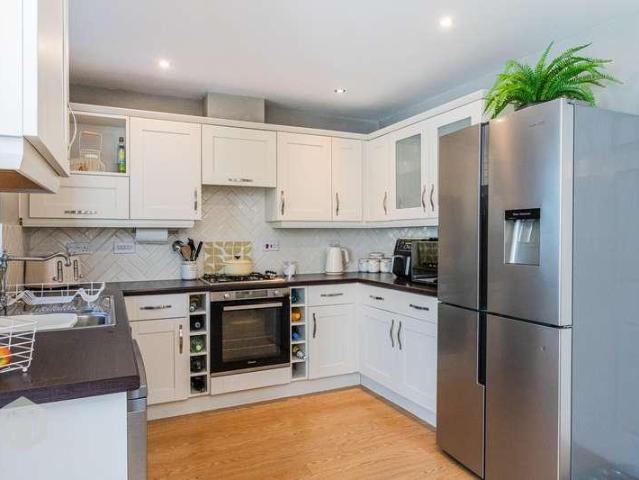 4 bed house for sale