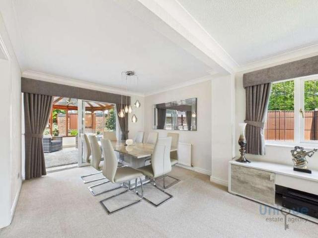 4 bed house for sale