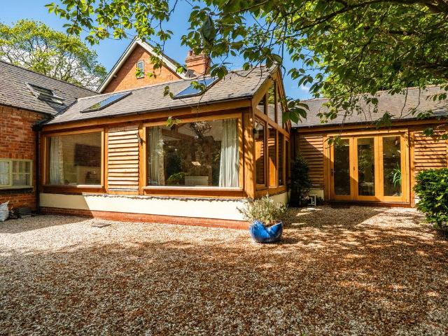 4 bed house for sale