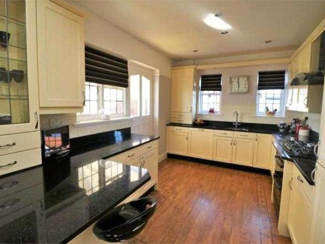 4 bed house for sale