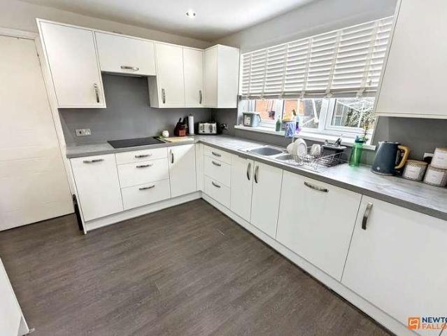 4 bed house for sale