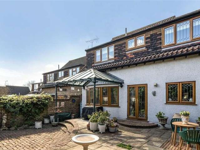 4 bed house for sale