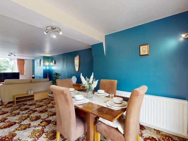 4 bed house for sale