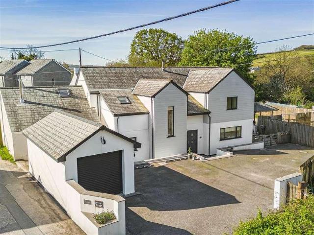 4 bed house for sale