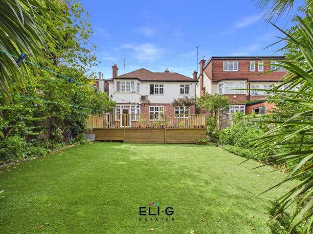 4 bed house for sale