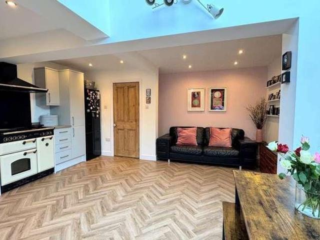 4 bed house for sale