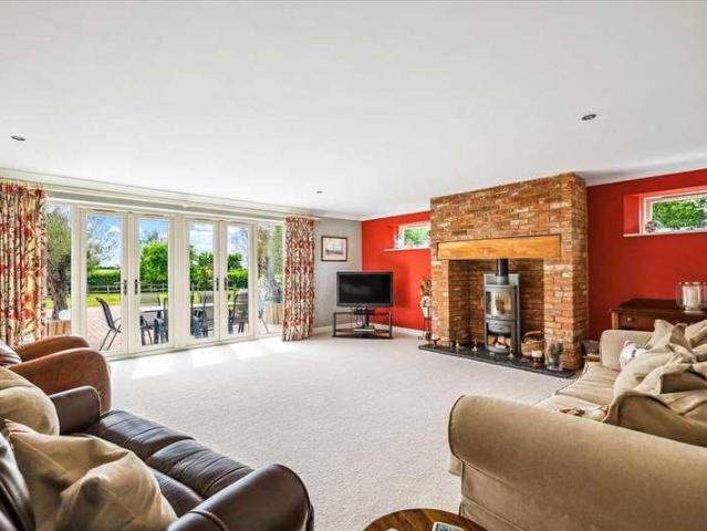 4 bed house for sale