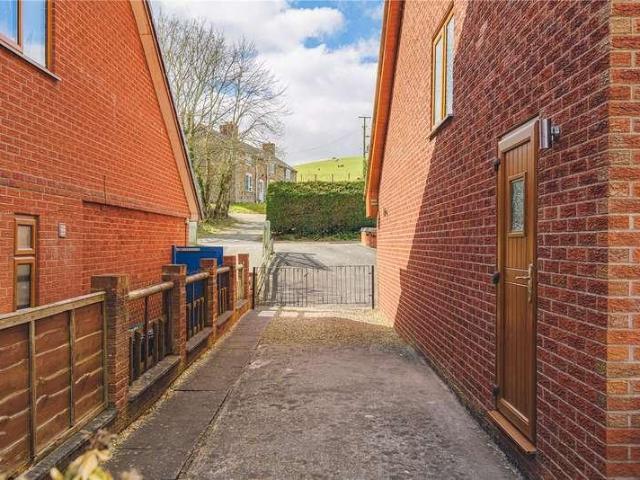 4 bed house for sale