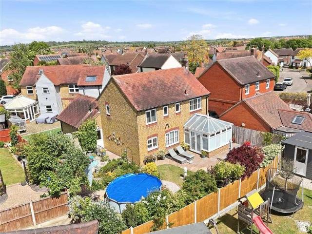 4 bed house for sale