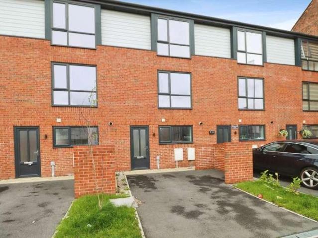 4 bed house for sale
