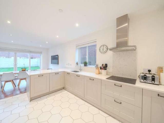 4 bed house for sale