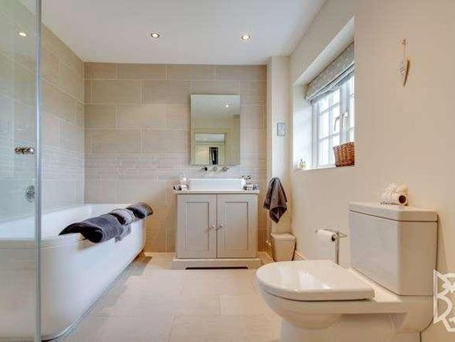 4 bed house for sale