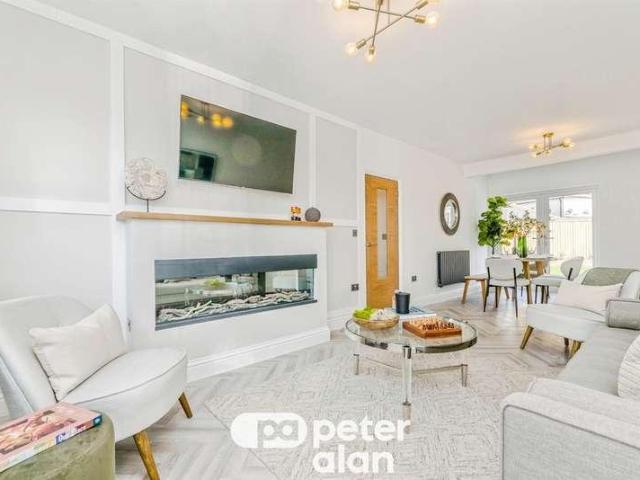 4 bed house for sale