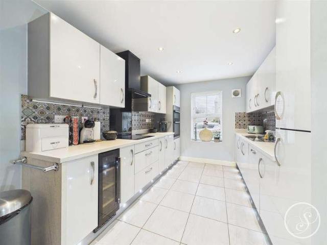 4 bed house for sale