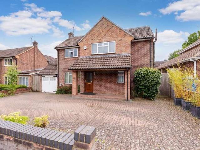 4 bed house for sale