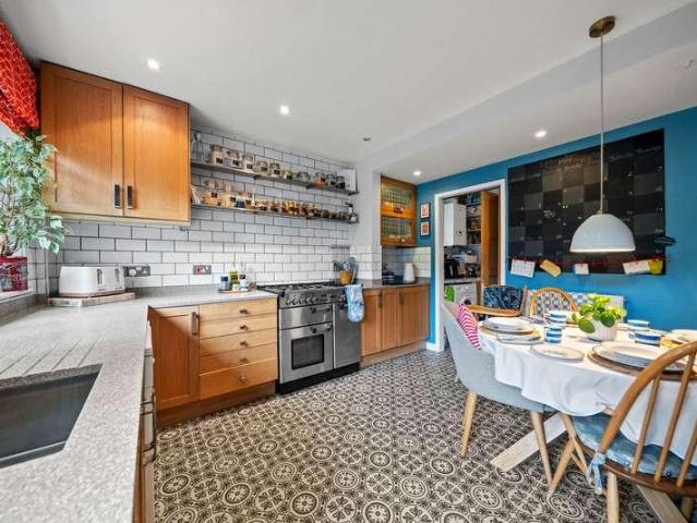 4 bed house for sale