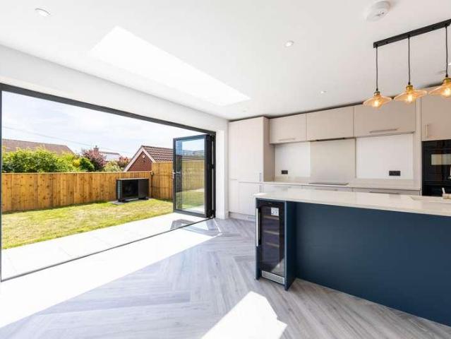 4 bed house for sale