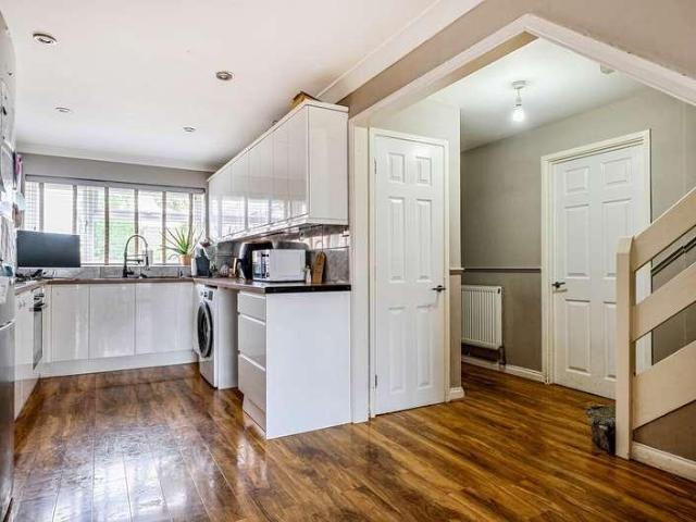 4 bed house for sale