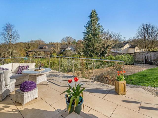 4 bed house for sale
