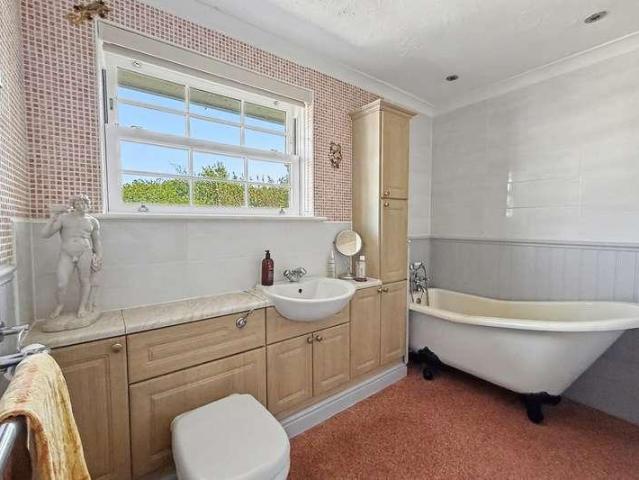 4 bed house for sale