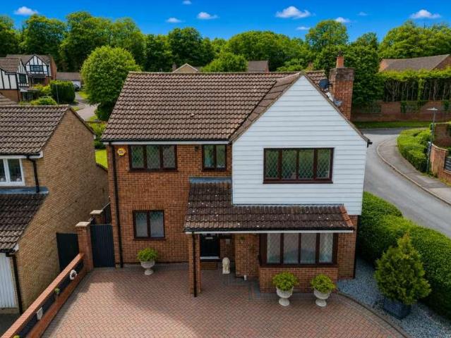4 bed house for sale