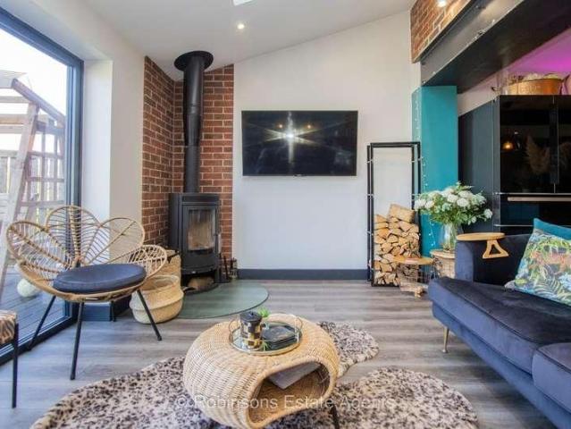 4 bed house for sale