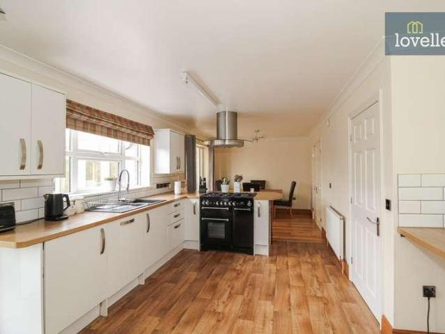 4 bed house for sale
