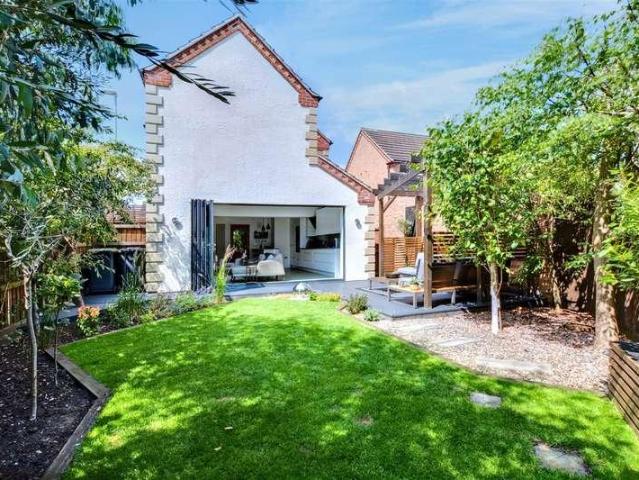 4 bed house for sale