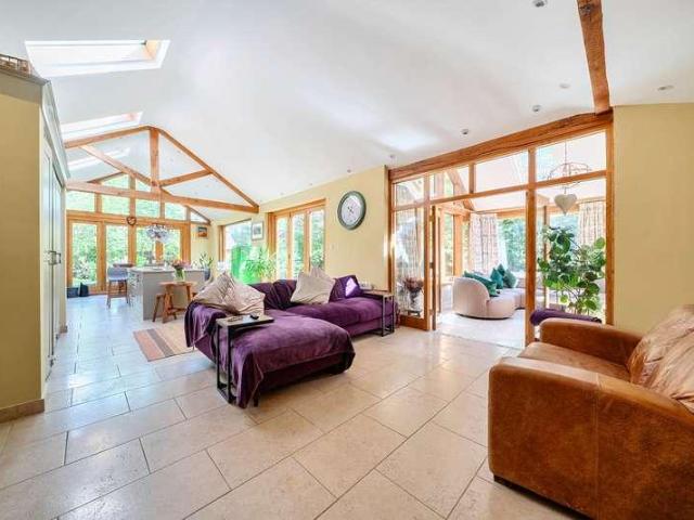 4 bed house for sale