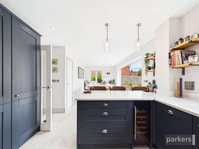 4 bed house for sale