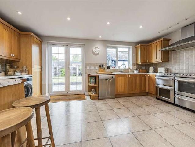 4 bed house for sale