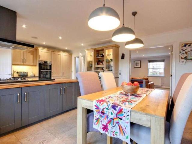 4 bed house for sale