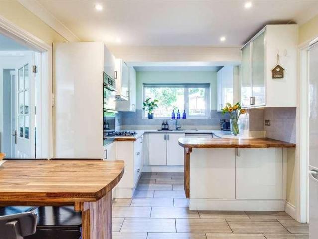 4 bed house for sale