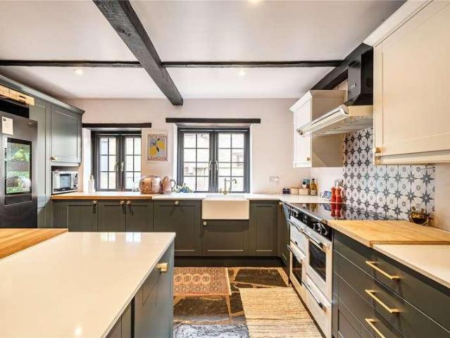 4 bed house for sale