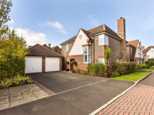 4 bed house for sale