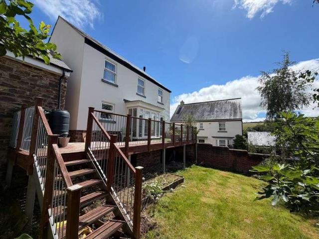 4 bed house for sale
