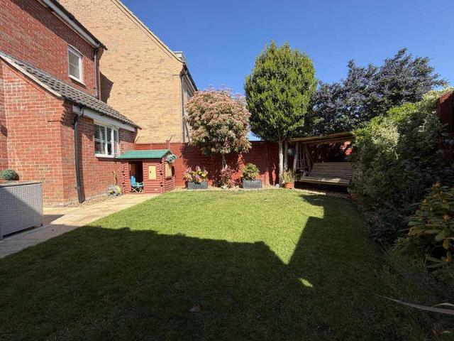 4 bed house for sale