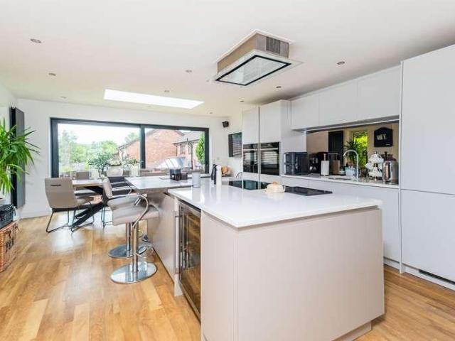 4 bed house for sale