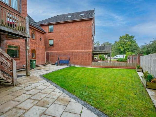 4 bed house for sale