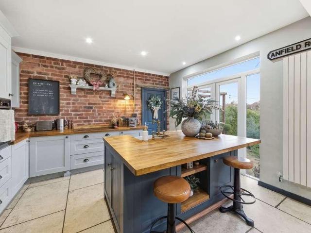 4 bed house for sale