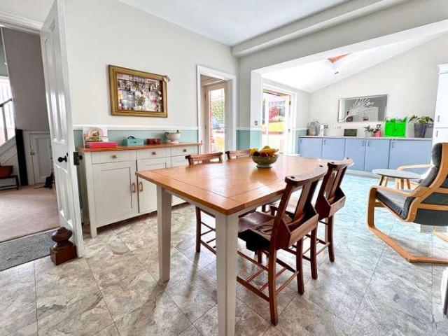4 bed house for sale