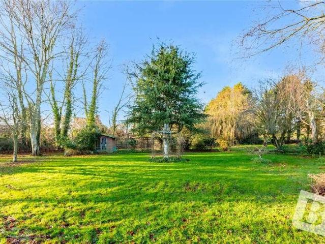 4 bed house for sale
