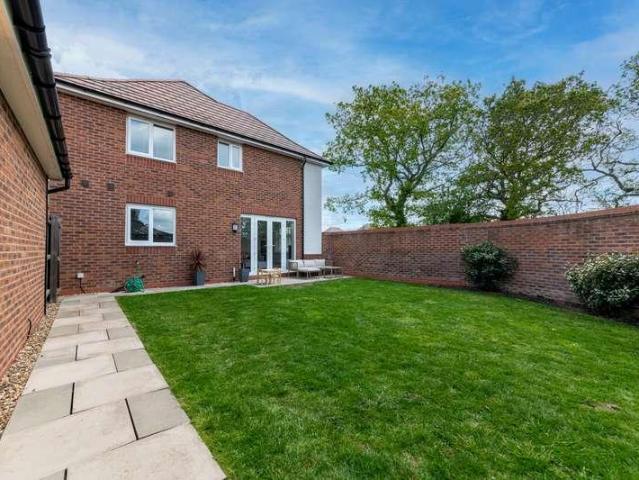 4 bed house for sale